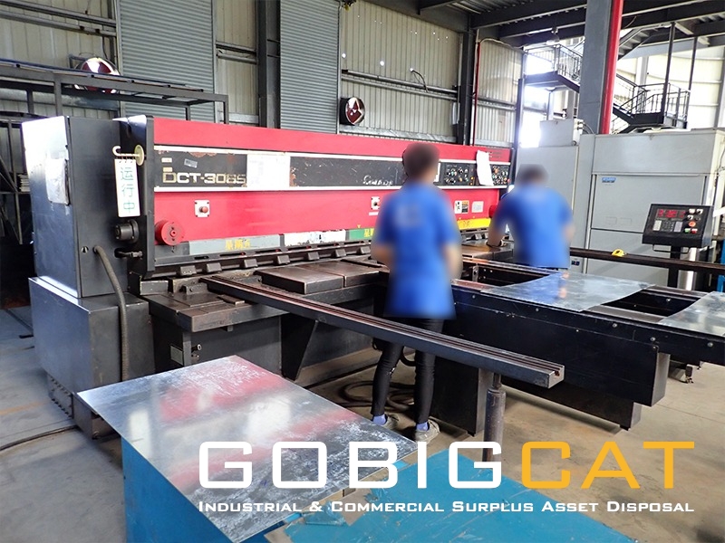 AMADA DCT 3065 USED Roller Guide Mechanical Shearing Machine 1991 FOR SALE